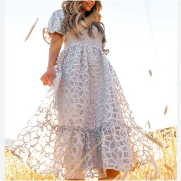 Ivy City Co | Dresses | Ivy City Dress Women L Gray Floral Smocked Midi ...
